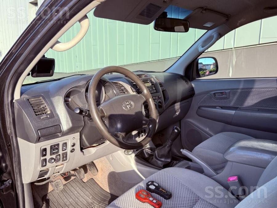 Black Toyota Hilux 2008 in Bauska, with an engine capacity of 2.50 L and mileage of 0 thousand km for 12200 €, photo 16 on AUTOMOTO.COM.LV