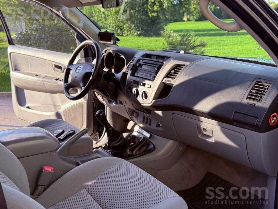 Black Toyota Hilux 2008 in Bauska, with an engine capacity of 2.50 L and mileage of 0 thousand km for 12200 €, photo 21 on AUTOMOTO.COM.LV