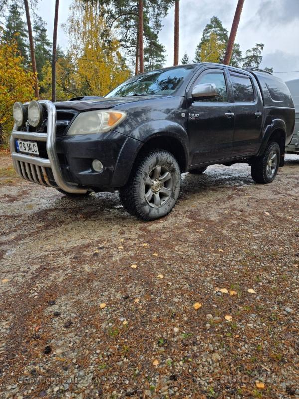Black Toyota Hilux 2008 in Tallinn, with an engine capacity of 2.50 L and mileage of 450 thousand km for 6500 €, photo 1 on AUTOMOTO.COM.LV
