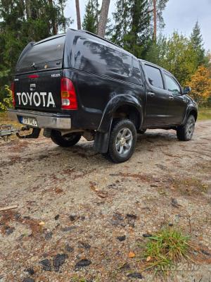 Melns Toyota Hilux 2008 Tallina, ar dzinēja tilpumu 2.50 L un nobraukumu 450 tūkst. km par 6500 €, foto 5 vietnē AUTOMOTO.COM.LV