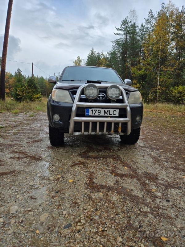 Black Toyota Hilux 2008 in Tallinn, with an engine capacity of 2.50 L and mileage of 450 thousand km for 6500 €, photo 6 on AUTOMOTO.COM.LV