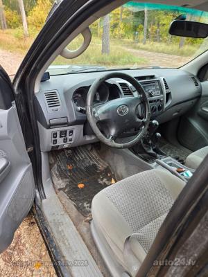 Melns Toyota Hilux 2008 Tallina, ar dzinēja tilpumu 2.50 L un nobraukumu 450 tūkst. km par 6500 €, foto 8 vietnē AUTOMOTO.COM.LV