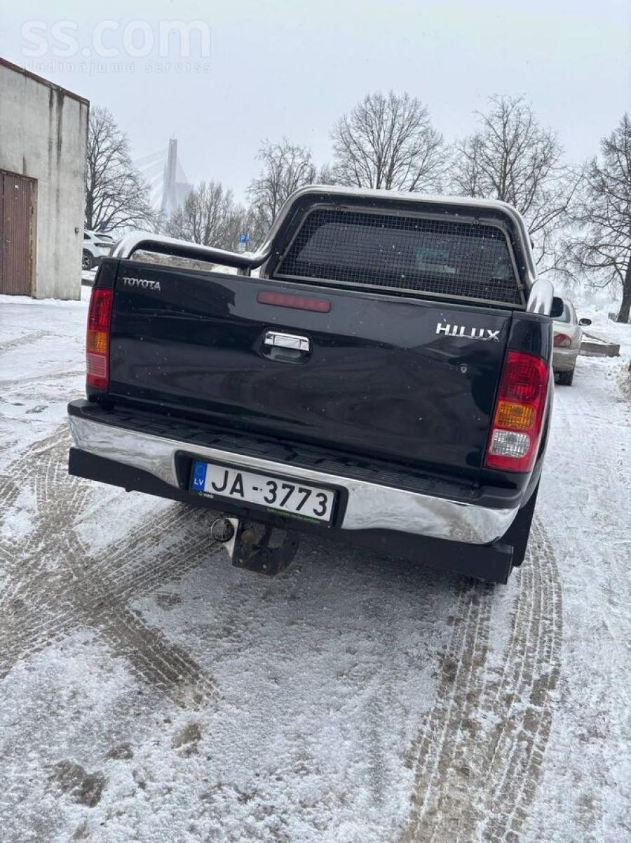 Melns Toyota Hilux 2010 Rīga, ar dzinēja tilpumu 2.50 L un nobraukumu 224 tūkst. km par 14000 €, foto 4 vietnē AUTOMOTO.COM.LV