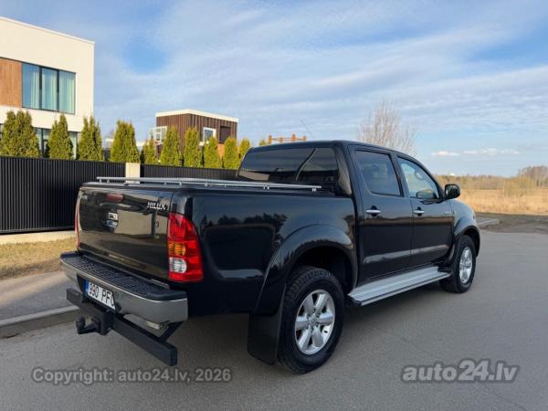 Black Toyota Hilux 2010 in Tallinn, with an engine capacity of 3.00 L and mileage of 245 thousand km for 10900 €, photo 3 on AUTOMOTO.COM.LV
