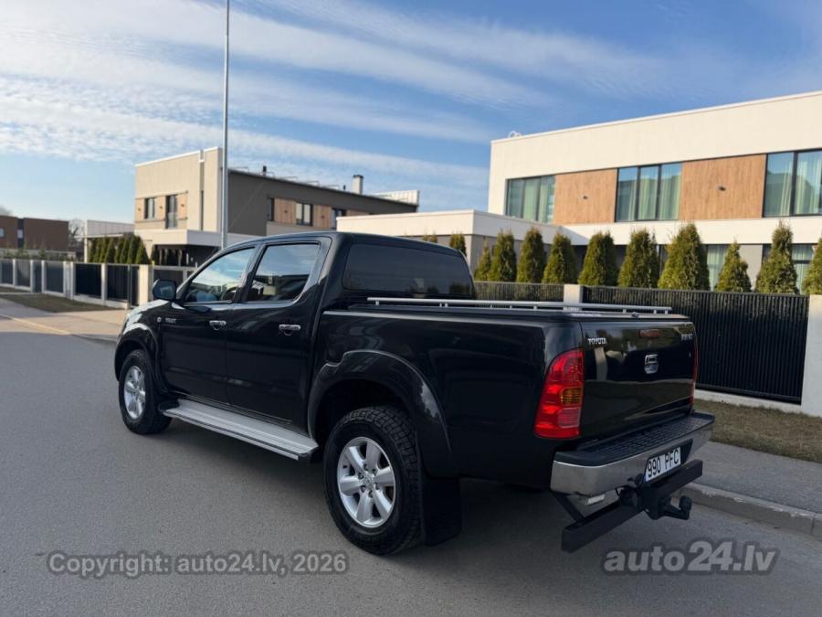 Black Toyota Hilux 2010 in Tallinn, with an engine capacity of 3.00 L and mileage of 245 thousand km for 10900 €, photo 4 on AUTOMOTO.COM.LV