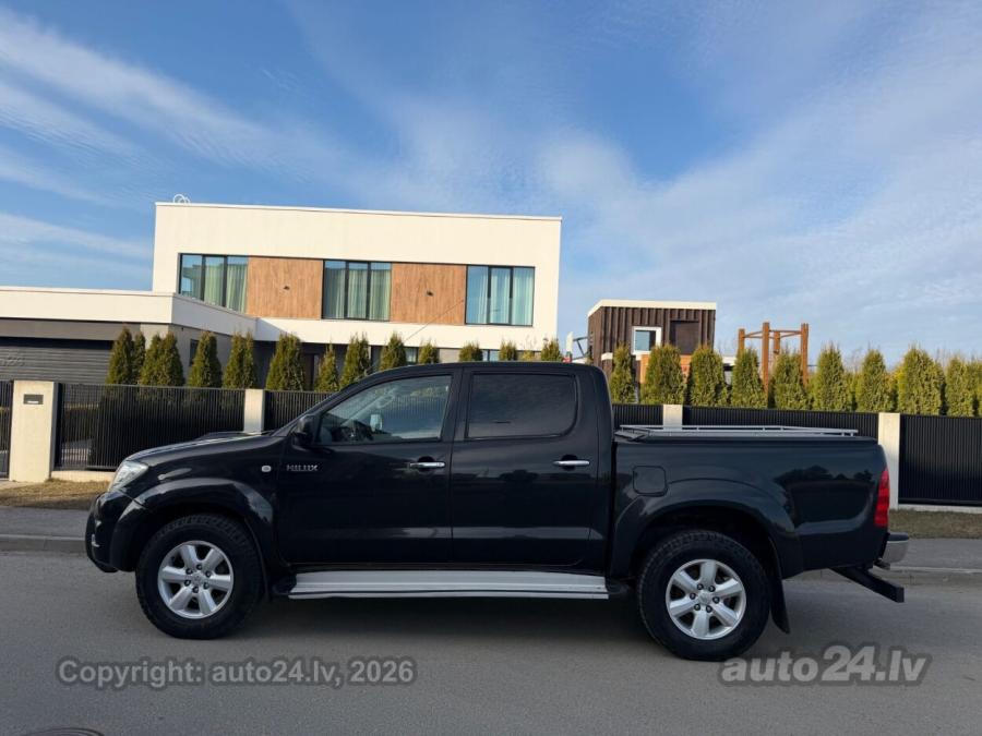 Black Toyota Hilux 2010 in Tallinn, with an engine capacity of 3.00 L and mileage of 245 thousand km for 10900 €, photo 5 on AUTOMOTO.COM.LV