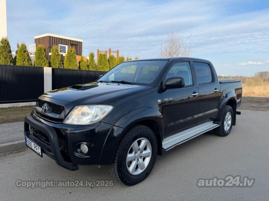 Black Toyota Hilux 2010 in Tallinn, with an engine capacity of 3.00 L and mileage of 245 thousand km for 10900 €, photo 6 on AUTOMOTO.COM.LV