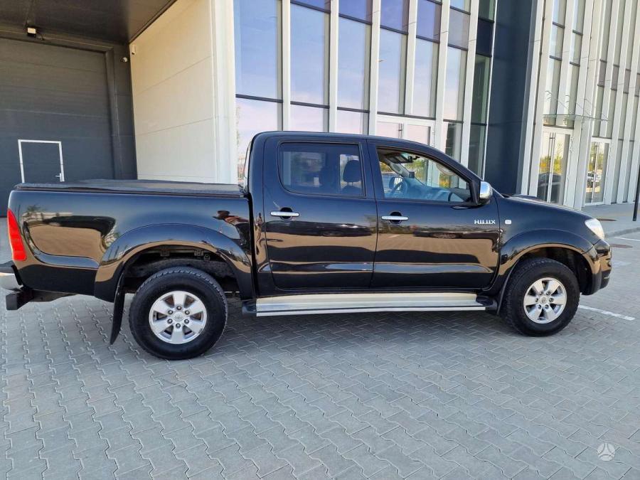 Melns Toyota Hilux 2010 Viļņa, ar dzinēja tilpumu 2.49 L un nobraukumu 185 tūkst. km par 10499 €, foto 8 vietnē AUTOMOTO.COM.LV