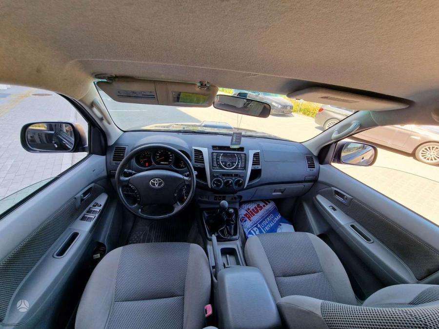 Melns Toyota Hilux 2010 Viļņa, ar dzinēja tilpumu 2.49 L un nobraukumu 185 tūkst. km par 10499 €, foto 10 vietnē AUTOMOTO.COM.LV