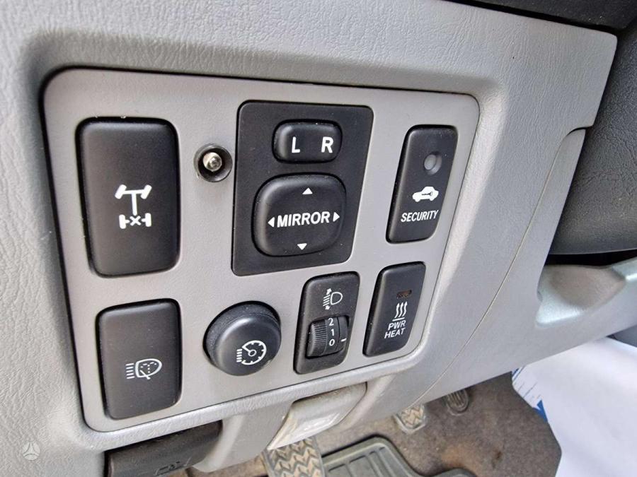 Melns Toyota Hilux 2010 Viļņa, ar dzinēja tilpumu 2.49 L un nobraukumu 185 tūkst. km par 10499 €, foto 14 vietnē AUTOMOTO.COM.LV