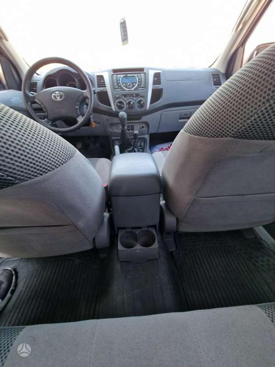 Melns Toyota Hilux 2010 Viļņa, ar dzinēja tilpumu 2.49 L un nobraukumu 185 tūkst. km par 10499 €, foto 18 vietnē AUTOMOTO.COM.LV