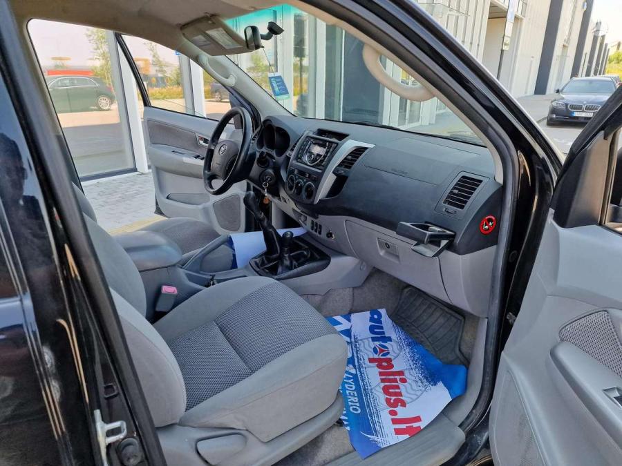 Melns Toyota Hilux 2010 Viļņa, ar dzinēja tilpumu 2.49 L un nobraukumu 185 tūkst. km par 10499 €, foto 22 vietnē AUTOMOTO.COM.LV