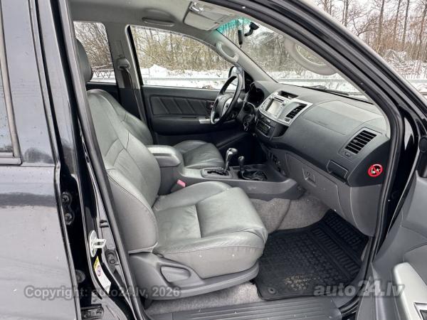 Melns Toyota Hilux 2011 Tallina, ar dzinēja tilpumu 3.00 L un nobraukumu 229 tūkst. km par 19000 €, foto 11 vietnē AUTOMOTO.COM.LV