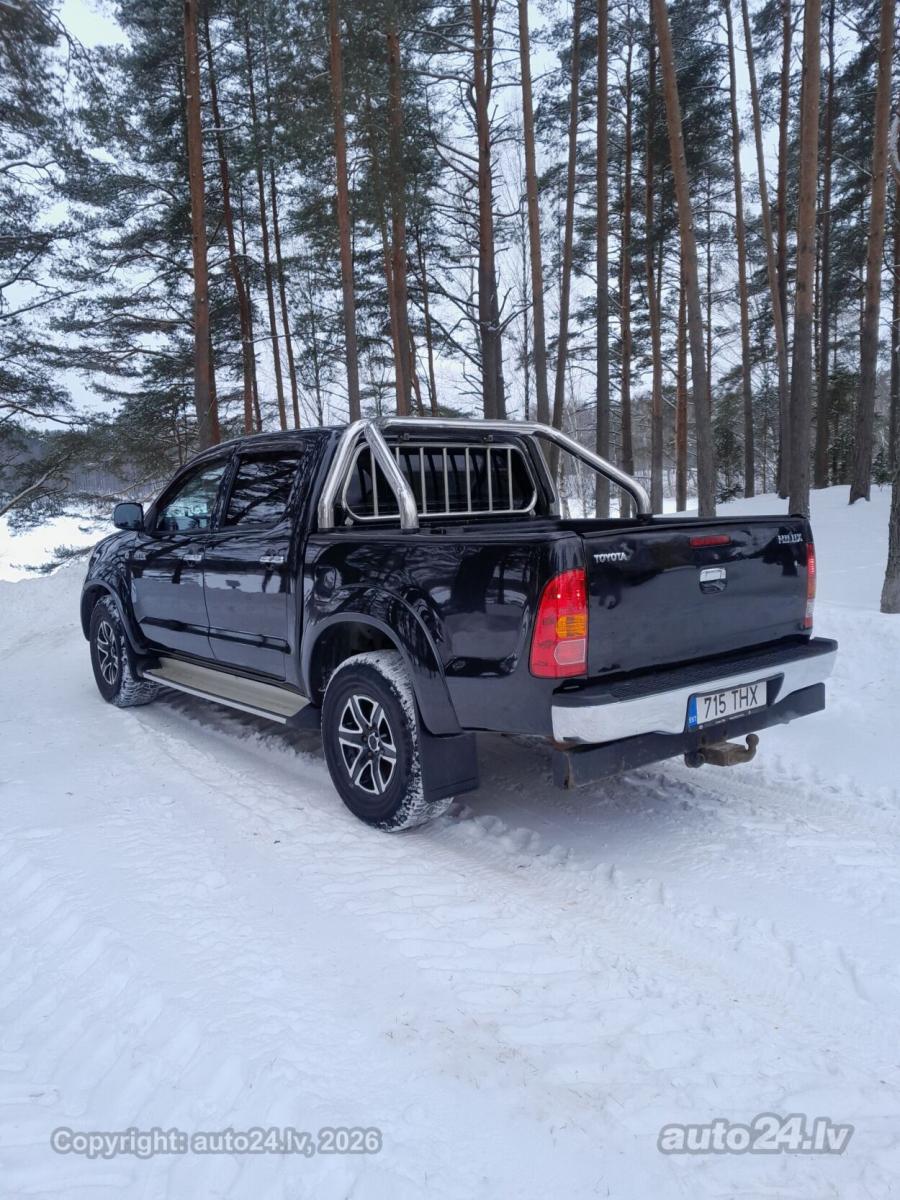 Melns Toyota Hilux 2011 Tallina, ar dzinēja tilpumu 2.50 L un nobraukumu 125 tūkst. km par 15800 €, foto 3 vietnē AUTOMOTO.COM.LV