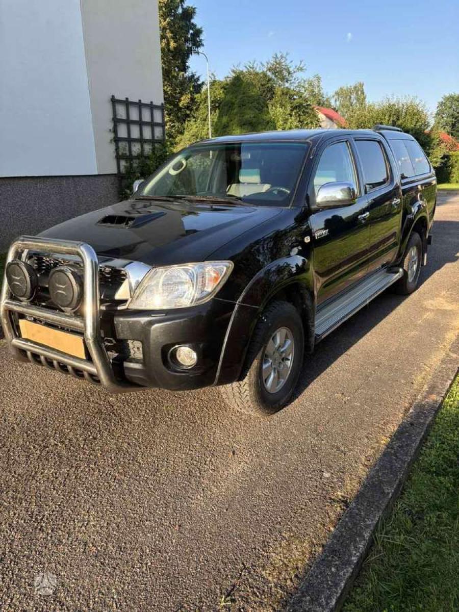 Melns Toyota Hilux 2011 Kaišiadorys, ar dzinēja tilpumu 2.98 L un nobraukumu 185 tūkst. km par 13900 €, foto 1 vietnē AUTOMOTO.COM.LV