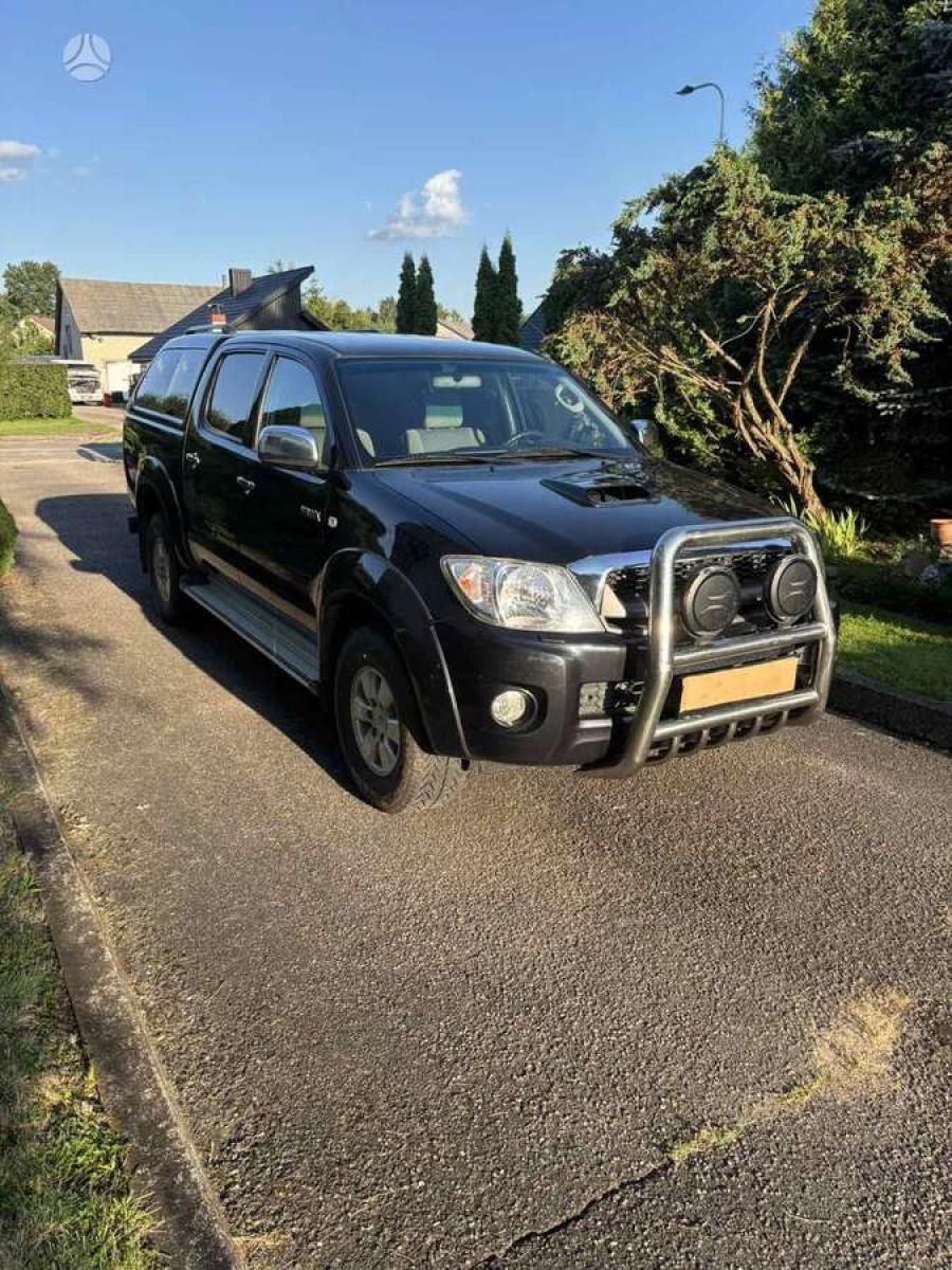 Melns Toyota Hilux 2011 Kaišiadorys, ar dzinēja tilpumu 2.98 L un nobraukumu 185 tūkst. km par 13900 €, foto 3 vietnē AUTOMOTO.COM.LV
