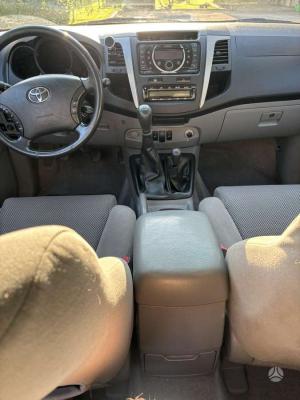 Melns Toyota Hilux 2011 Kaišiadorys, ar dzinēja tilpumu 2.98 L un nobraukumu 185 tūkst. km par 13900 €, foto 4 vietnē AUTOMOTO.COM.LV