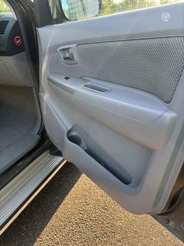 Melns Toyota Hilux 2011 Kaišiadorys, ar dzinēja tilpumu 2.98 L un nobraukumu 185 tūkst. km par 13900 €, foto 7 vietnē AUTOMOTO.COM.LV