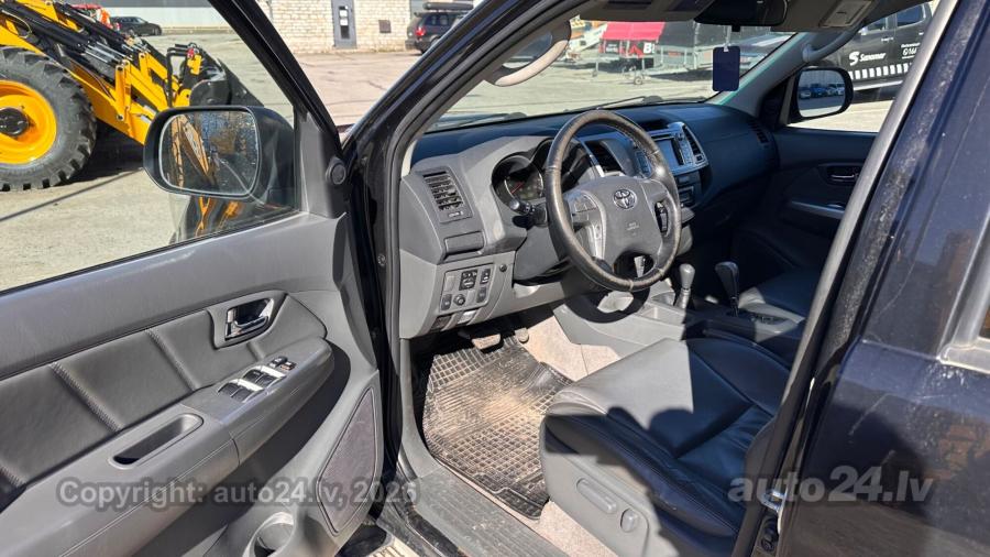 Melns Toyota Hilux 2013 Tallina, ar dzinēja tilpumu 3.00 L un nobraukumu 440 tūkst. km par 14990 €, foto 10 vietnē AUTOMOTO.COM.LV