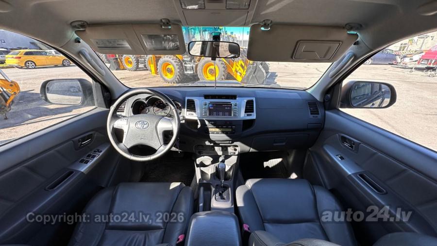 Melns Toyota Hilux 2013 Tallina, ar dzinēja tilpumu 3.00 L un nobraukumu 440 tūkst. km par 14990 €, foto 12 vietnē AUTOMOTO.COM.LV