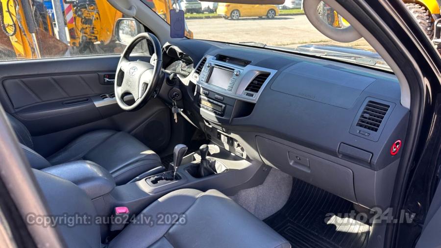 Melns Toyota Hilux 2013 Tallina, ar dzinēja tilpumu 3.00 L un nobraukumu 440 tūkst. km par 14990 €, foto 13 vietnē AUTOMOTO.COM.LV