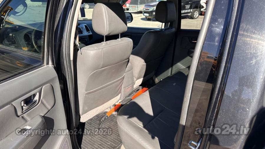 Melns Toyota Hilux 2013 Tallina, ar dzinēja tilpumu 3.00 L un nobraukumu 440 tūkst. km par 14990 €, foto 15 vietnē AUTOMOTO.COM.LV