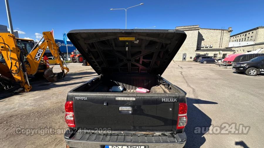 Melns Toyota Hilux 2013 Tallina, ar dzinēja tilpumu 3.00 L un nobraukumu 440 tūkst. km par 14990 €, foto 16 vietnē AUTOMOTO.COM.LV