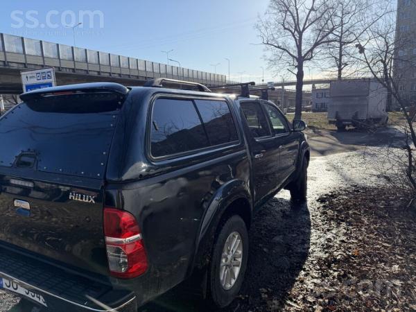 Black Toyota Hilux 2013 in Riga, with an engine capacity of 3.00 L and mileage of 266 thousand km for 16500 €, photo 5 on AUTOMOTO.COM.LV