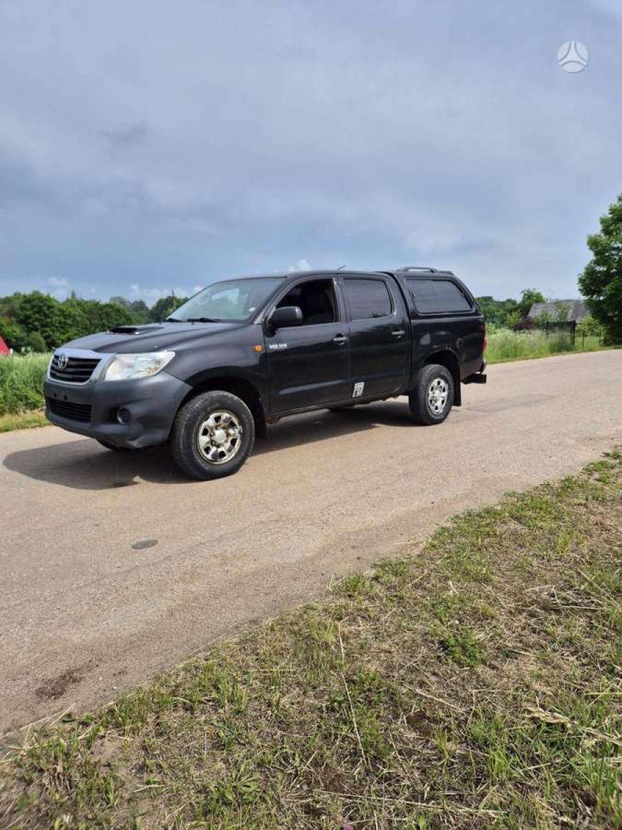 Black Toyota Hilux 2013 in Kaisiadorys, with an engine capacity of 0.00 L and mileage of 350 thousand km for 7700 €, photo 1 on AUTOMOTO.COM.LV