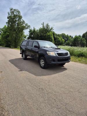 Black Toyota Hilux 2013 in Kaisiadorys, with an engine capacity of 0.00 L and mileage of 350 thousand km for 7700 €, photo 3 on AUTOMOTO.COM.LV