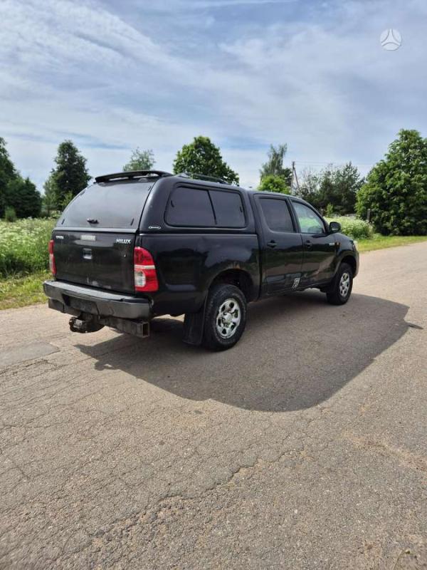 Melns Toyota Hilux 2013 Kaišiadorys, ar dzinēja tilpumu 0.00 L un nobraukumu 350 tūkst. km par 7700 €, foto 3 vietnē AUTOMOTO.COM.LV
