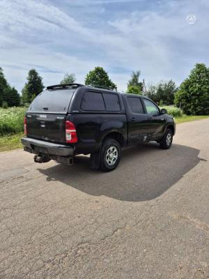 Black Toyota Hilux 2013 in Kaisiadorys, with an engine capacity of 0.00 L and mileage of 350 thousand km for 7700 €, photo 4 on AUTOMOTO.COM.LV