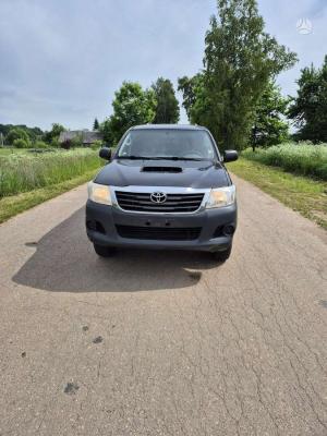 Black Toyota Hilux 2013 in Kaisiadorys, with an engine capacity of 0.00 L and mileage of 350 thousand km for 7700 €, photo 8 on AUTOMOTO.COM.LV