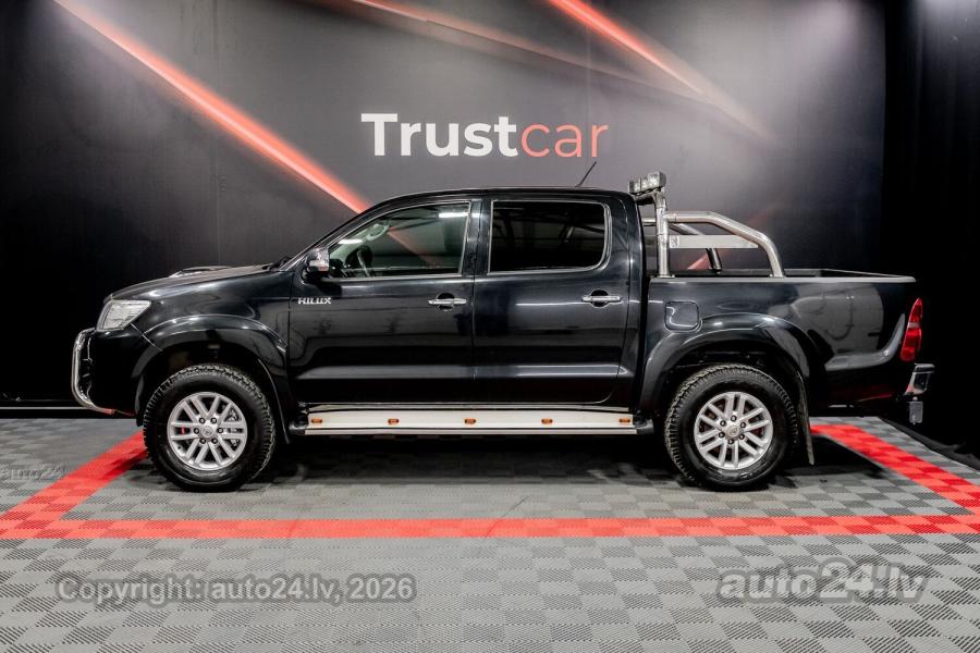 Black Toyota Hilux 2014 in Parnu, with an engine capacity of 3.00 L and mileage of 238 thousand km for 22200 €, photo 6 on AUTOMOTO.COM.LV