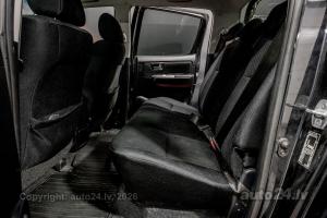 Black Toyota Hilux 2014 in Parnu, with an engine capacity of 3.00 L and mileage of 238 thousand km for 22200 €, photo 18 on AUTOMOTO.COM.LV