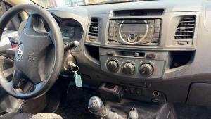 Melns Toyota Hilux 2014 Radviliškis, ar dzinēja tilpumu 2.49 L un nobraukumu 0 tūkst. km par 7650 €, foto 8 vietnē AUTOMOTO.COM.LV
