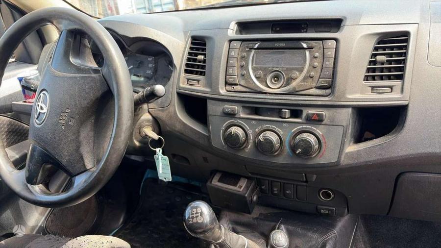 Melns Toyota Hilux 2014 Radviliškis, ar dzinēja tilpumu 2.49 L un nobraukumu 0 tūkst. km par 7650 €, foto 8 vietnē AUTOMOTO.COM.LV