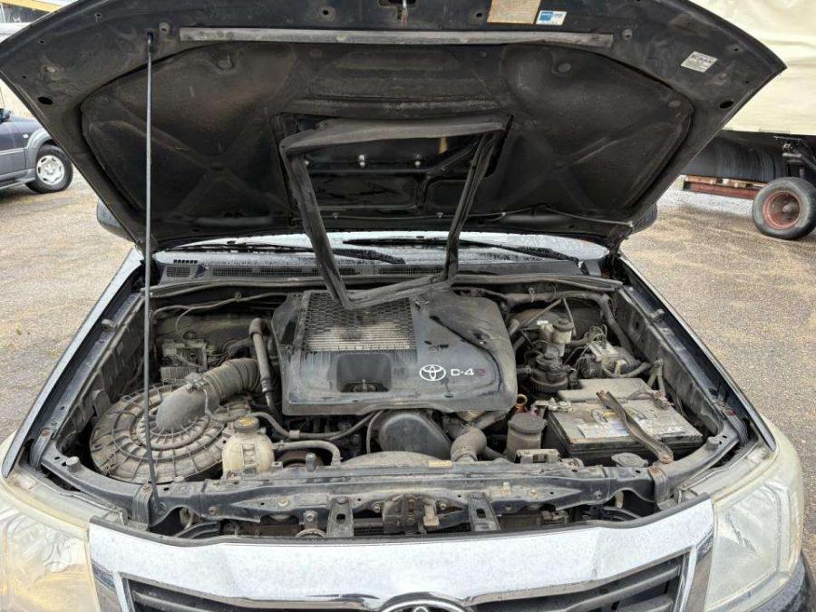 Melns Toyota Hilux 2014 Radviliškis, ar dzinēja tilpumu 2.49 L un nobraukumu 0 tūkst. km par 7250 €, foto 18 vietnē AUTOMOTO.COM.LV