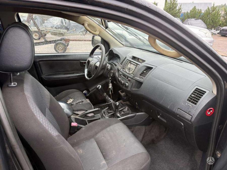 Melns Toyota Hilux 2014 Radviliškis, ar dzinēja tilpumu 2.49 L un nobraukumu 0 tūkst. km par 6950 €, foto 10 vietnē AUTOMOTO.COM.LV