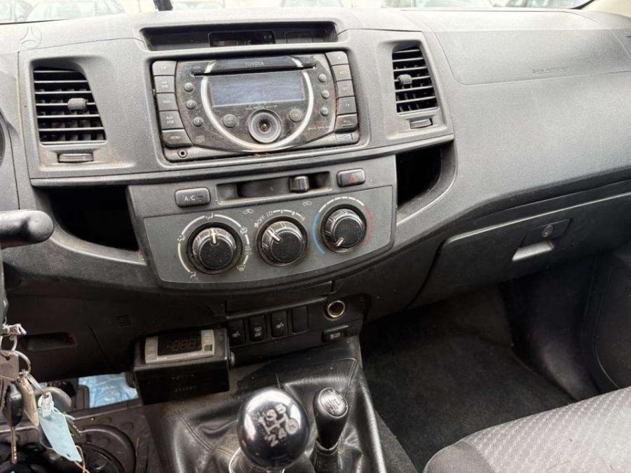 Melns Toyota Hilux 2014 Radviliškis, ar dzinēja tilpumu 2.49 L un nobraukumu 0 tūkst. km par 6950 €, foto 17 vietnē AUTOMOTO.COM.LV