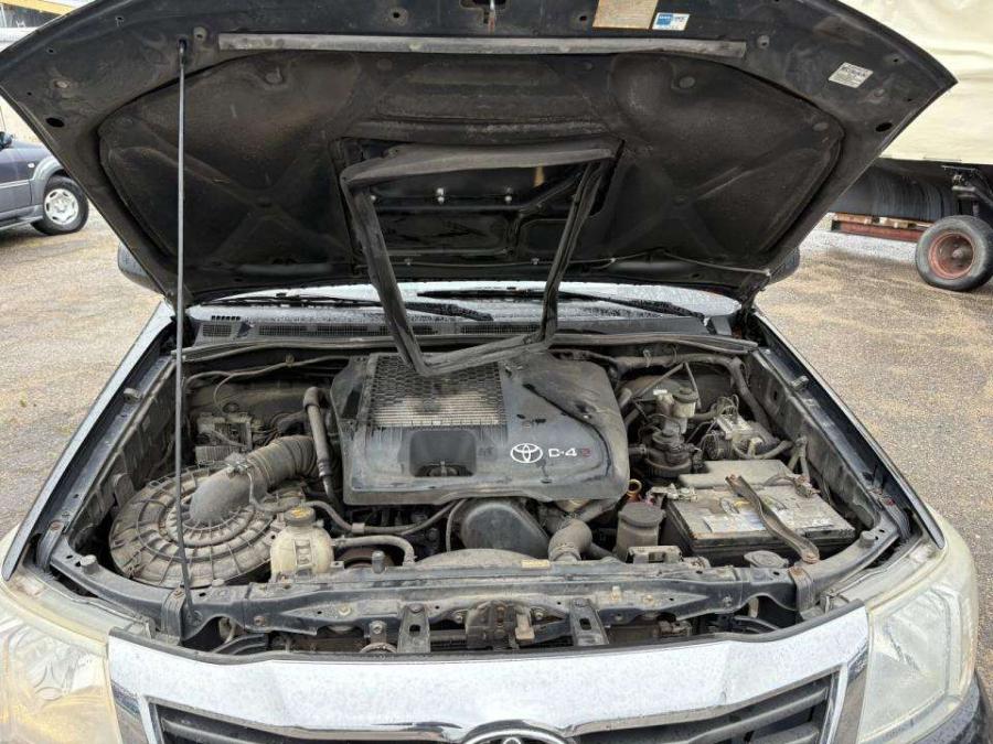 Melns Toyota Hilux 2014 Radviliškis, ar dzinēja tilpumu 2.49 L un nobraukumu 0 tūkst. km par 6950 €, foto 18 vietnē AUTOMOTO.COM.LV