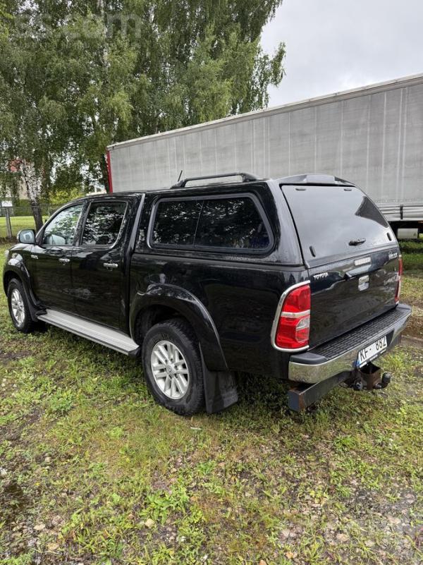 Black Toyota Hilux 2015 in Jelgava, with an engine capacity of 3.00 L and mileage of 133 thousand km for 16000 €, photo 2 on AUTOMOTO.COM.LV