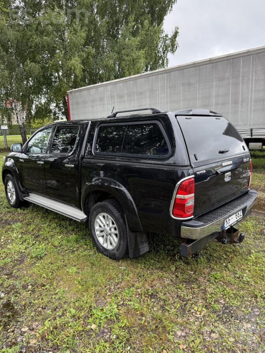 Black Toyota Hilux 2015 in Jelgava, with an engine capacity of 3.00 L and mileage of 133 thousand km for 16000 €, photo 3 on AUTOMOTO.COM.LV