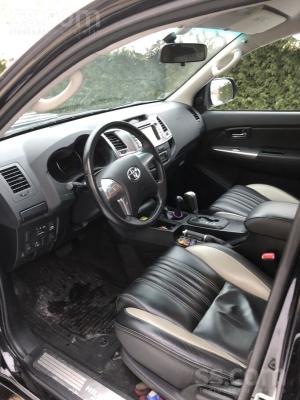 Black Toyota Hilux 2015 in Jelgava, with an engine capacity of 3.00 L and mileage of 133 thousand km for 16000 €, photo 4 on AUTOMOTO.COM.LV