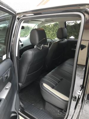 Black Toyota Hilux 2015 in Jelgava, with an engine capacity of 3.00 L and mileage of 133 thousand km for 16000 €, photo 6 on AUTOMOTO.COM.LV