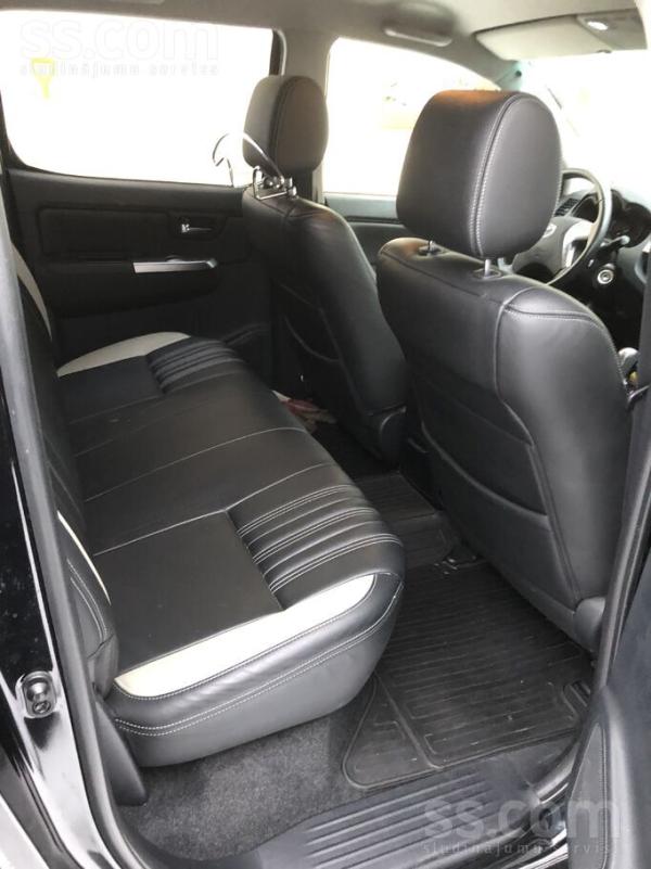 Black Toyota Hilux 2015 in Jelgava, with an engine capacity of 3.00 L and mileage of 133 thousand km for 16000 €, photo 6 on AUTOMOTO.COM.LV