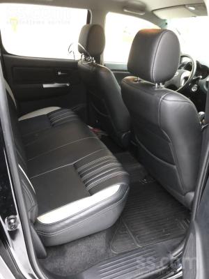 Black Toyota Hilux 2015 in Jelgava, with an engine capacity of 3.00 L and mileage of 133 thousand km for 16000 €, photo 7 on AUTOMOTO.COM.LV