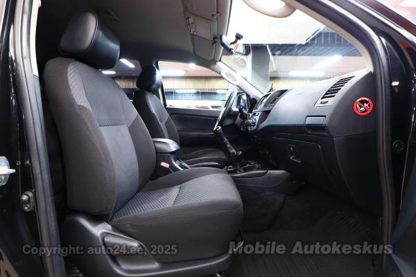 Melns Toyota Hilux 2016 Tallina, ar dzinēja tilpumu 2.50 L un nobraukumu 255 tūkst. km par 15995 €, foto 11 vietnē AUTOMOTO.COM.LV