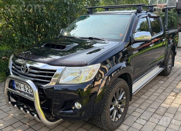 Black Toyota Hilux 2016 in Riga, with an engine capacity of 3.00 L and mileage of 330 thousand km for 21900 €, photo 1 on AUTOMOTO.COM.LV