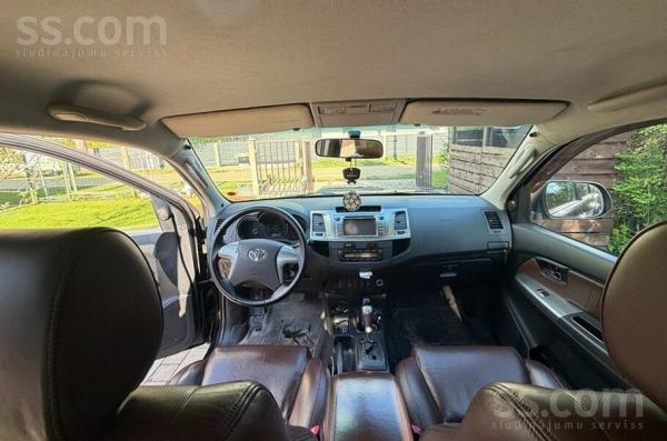 Black Toyota Hilux 2016 in Riga, with an engine capacity of 3.00 L and mileage of 330 thousand km for 21900 €, photo 8 on AUTOMOTO.COM.LV